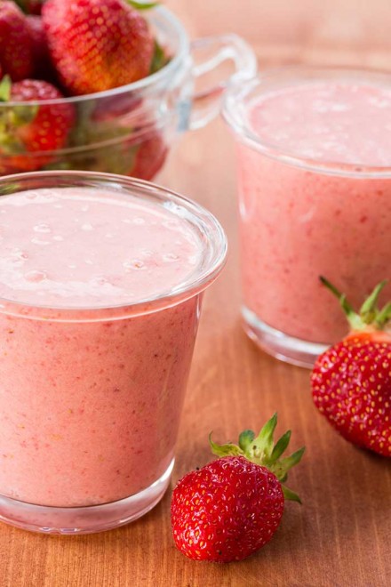 Strawberry Yogurt Smoothie - The Cooking Mom