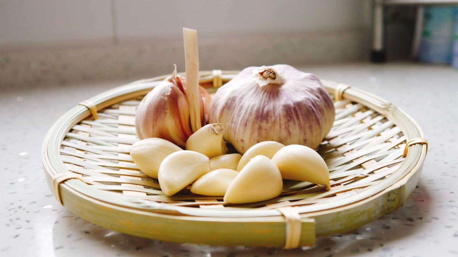 Cooking With Garlic - Amy's Top Tips - The Cooking Mom